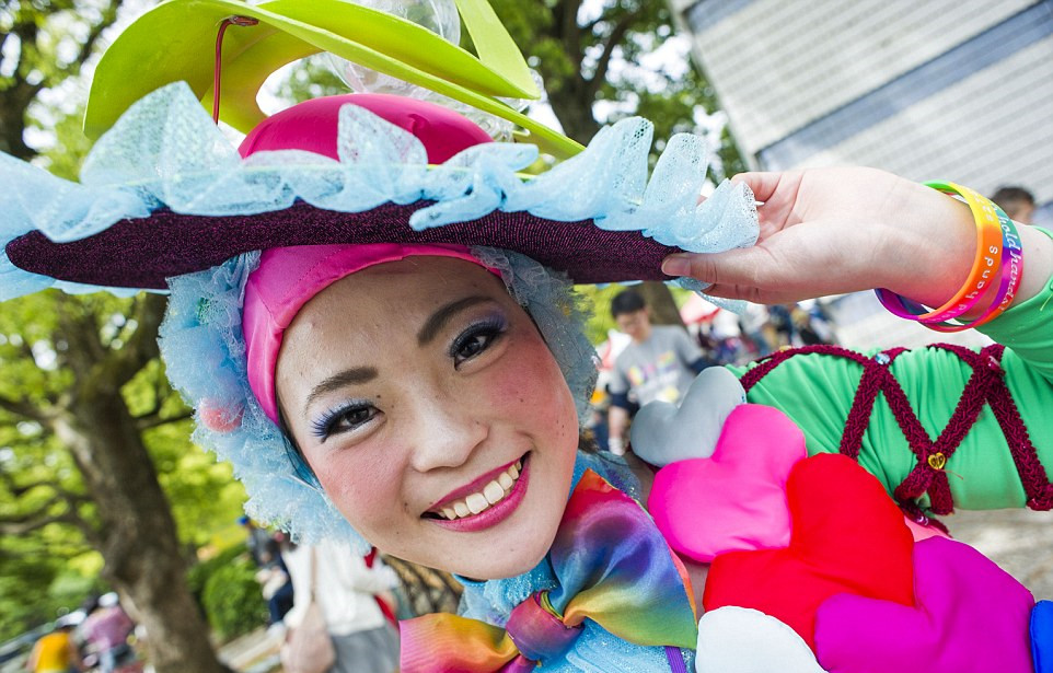 东京举行同性恋大游行 7万民众盛装参加(高清组图)-国际在线