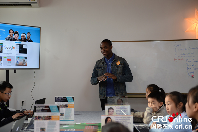 全球编程一小时 外籍老师教孩子们学习快乐编程(组图)-国际在线