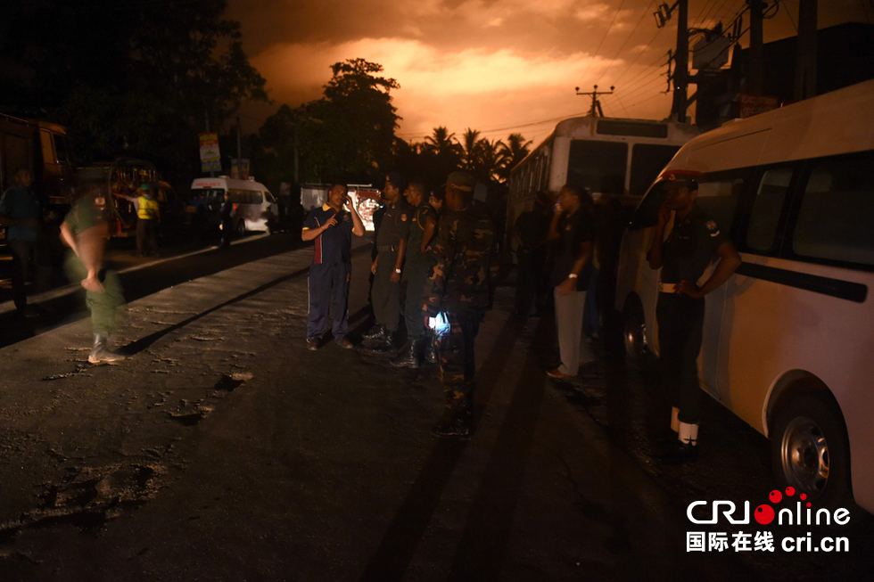 斯里兰卡首都弹药库发生爆炸(组图)-国际在线