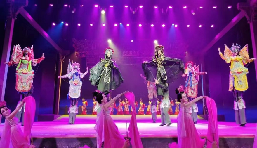 Large-scale Puppet Show "Puppets in the World" Featuring Music, Dance ...