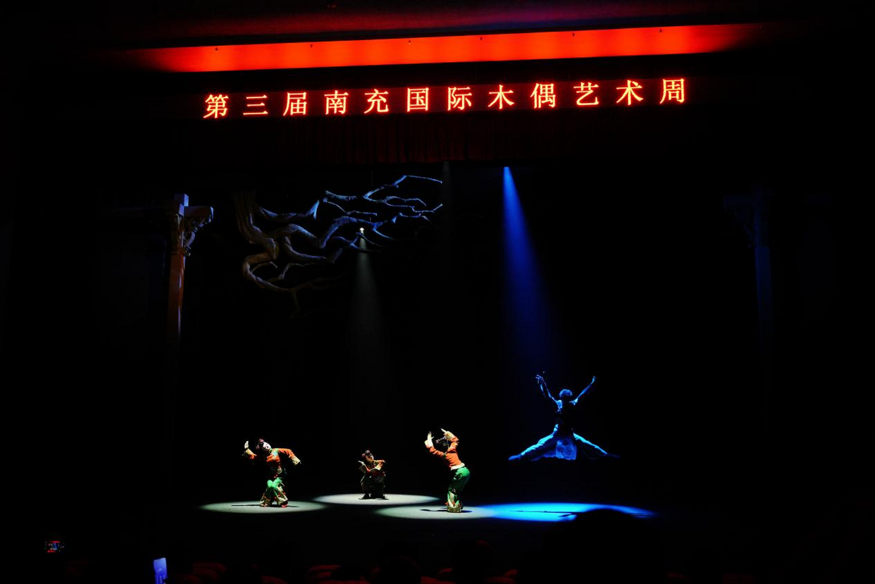 Large-scale Puppet Show "Puppets in the World" Featuring Music, Dance ...