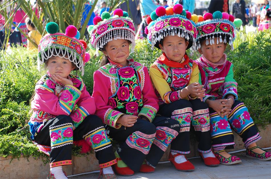 Yi Embroidery in Mouding County, Yunnan Province is a Millennium Skill ...