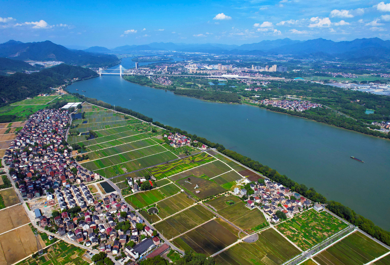 Zhejiang Tonglu Depicts a Modern Version of 'Dwelling in the Fuchun ...