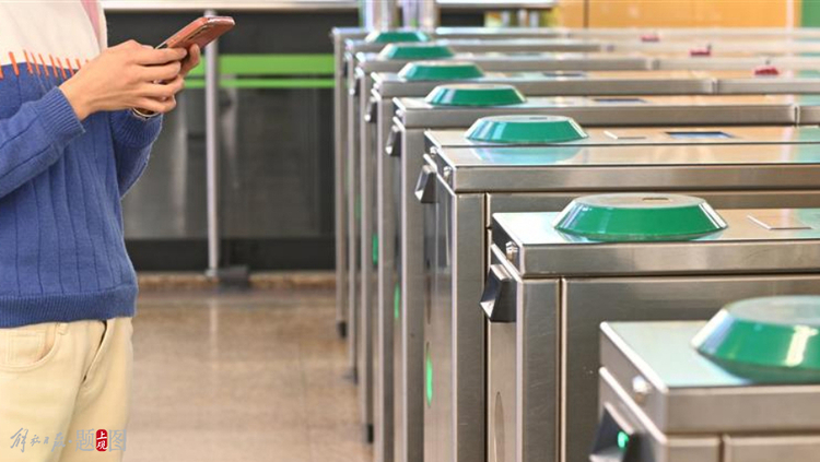 为建设儿童友好城市 代表建议让14周岁以下儿童免费乘坐上海地铁、公交-国际在线