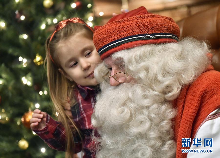 芬兰“圣诞老人”造访布达佩斯(组图)-国际在线